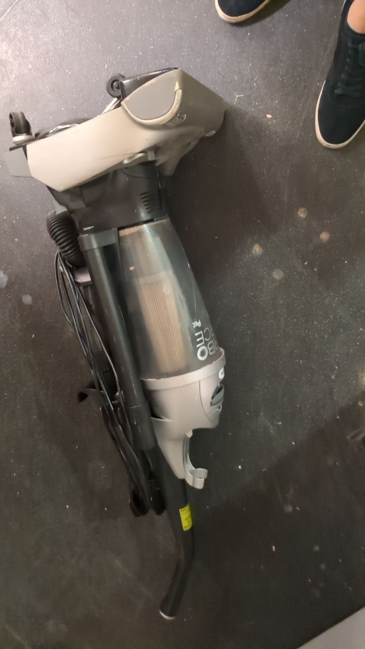 Vacuum - Zachary Madin